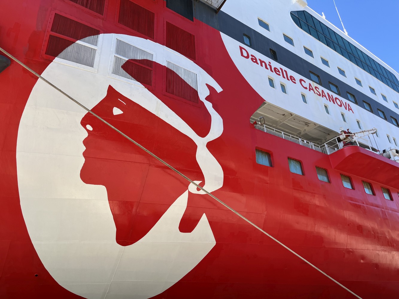 Reprise de peinture sur le navire DANIELLE CASANOVA de la Corsica Linéa | RJF Industrie ...